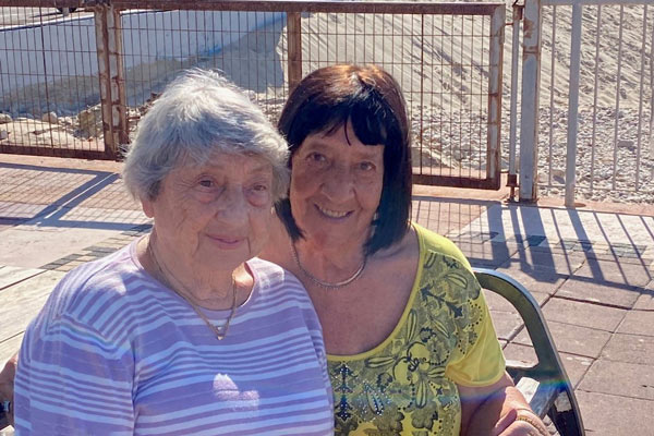 Sisters & Holocaust Survivors Reunite - Wish Story